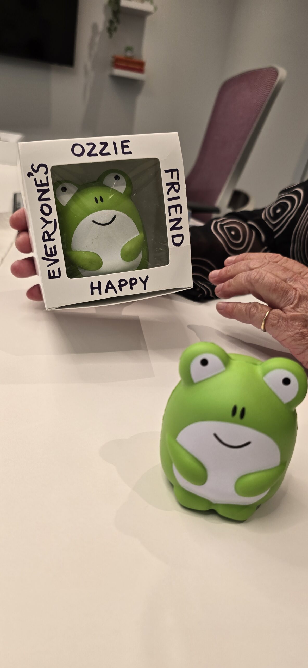 Ozzie Footprint - OM | OM Seating