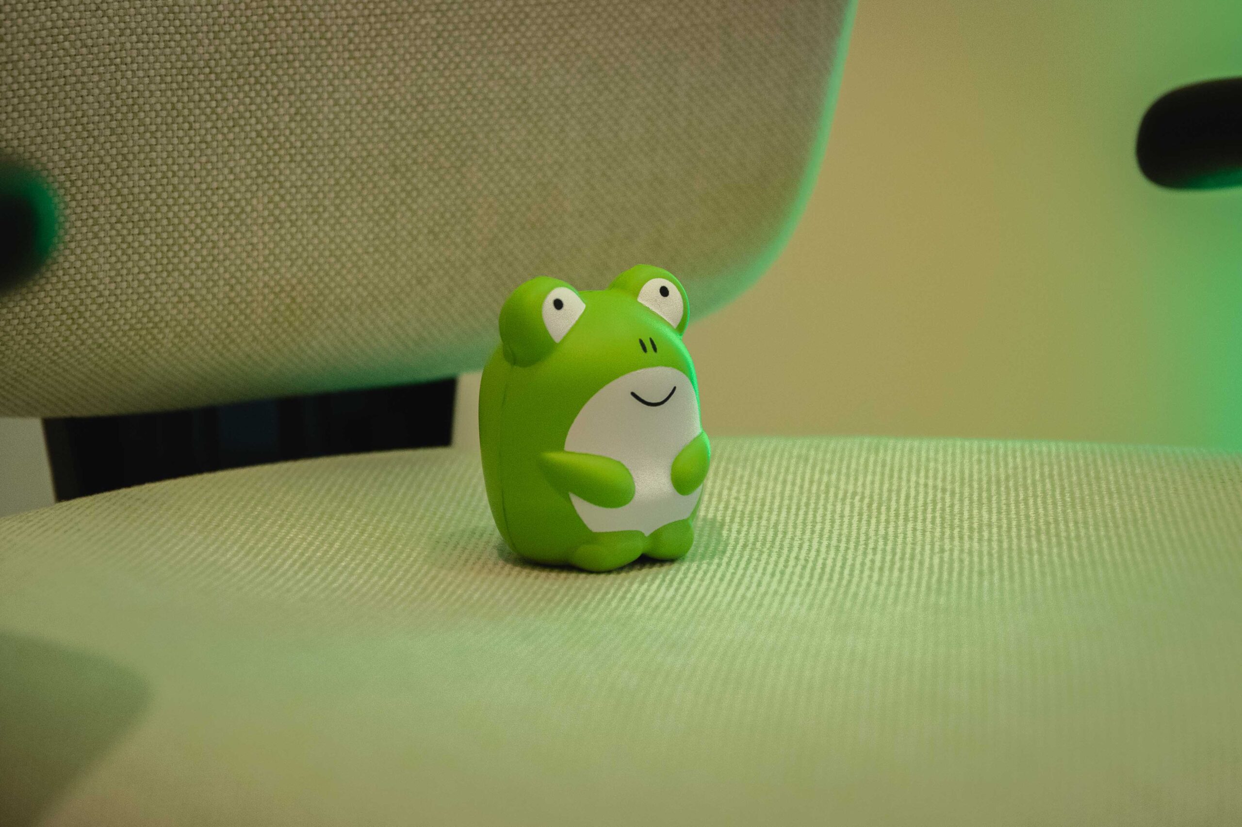 Ozzie Footprint - OM | OM Seating